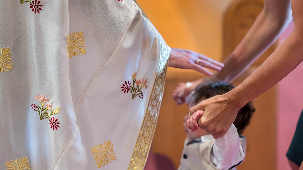 7 Beautiful Benefits of Catholic Mass for Kids - Ora et Schola
